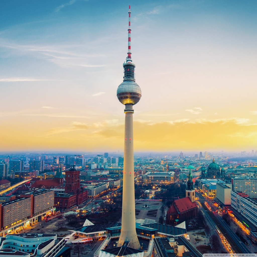 The Iconic Fernsehturm of Berlin, Germany 4K UHD Wallpaper for UltraHD ...